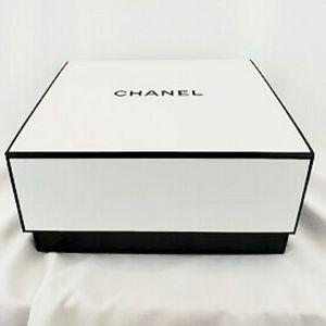 CHANEL | Makeup | Chanel New White And Black Keepsake Gift Box | Poshmark